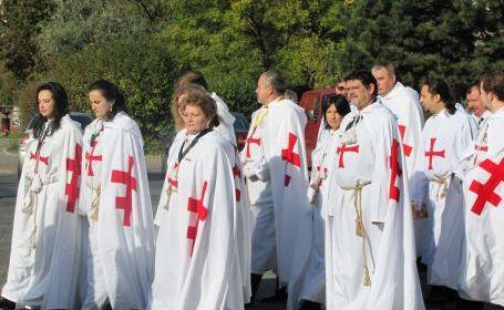 Cavalerii Templieri vor colinda mâine în Biserica "Sfânta Familie"